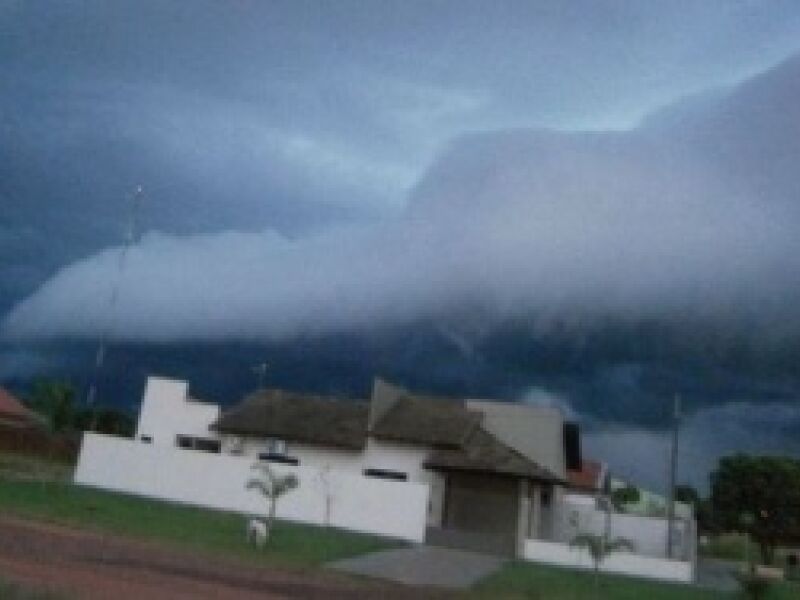Fenômeno raro, ‘nuvem rolo’ é registrado em Caarapó, veja o momento ...