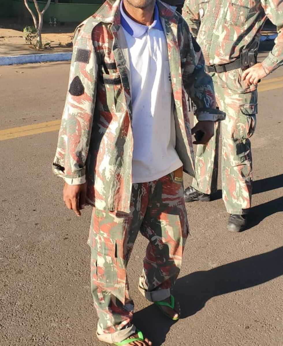 Homem com tornozeleira eletrônica e utilizando de farda da PMA é detido ...