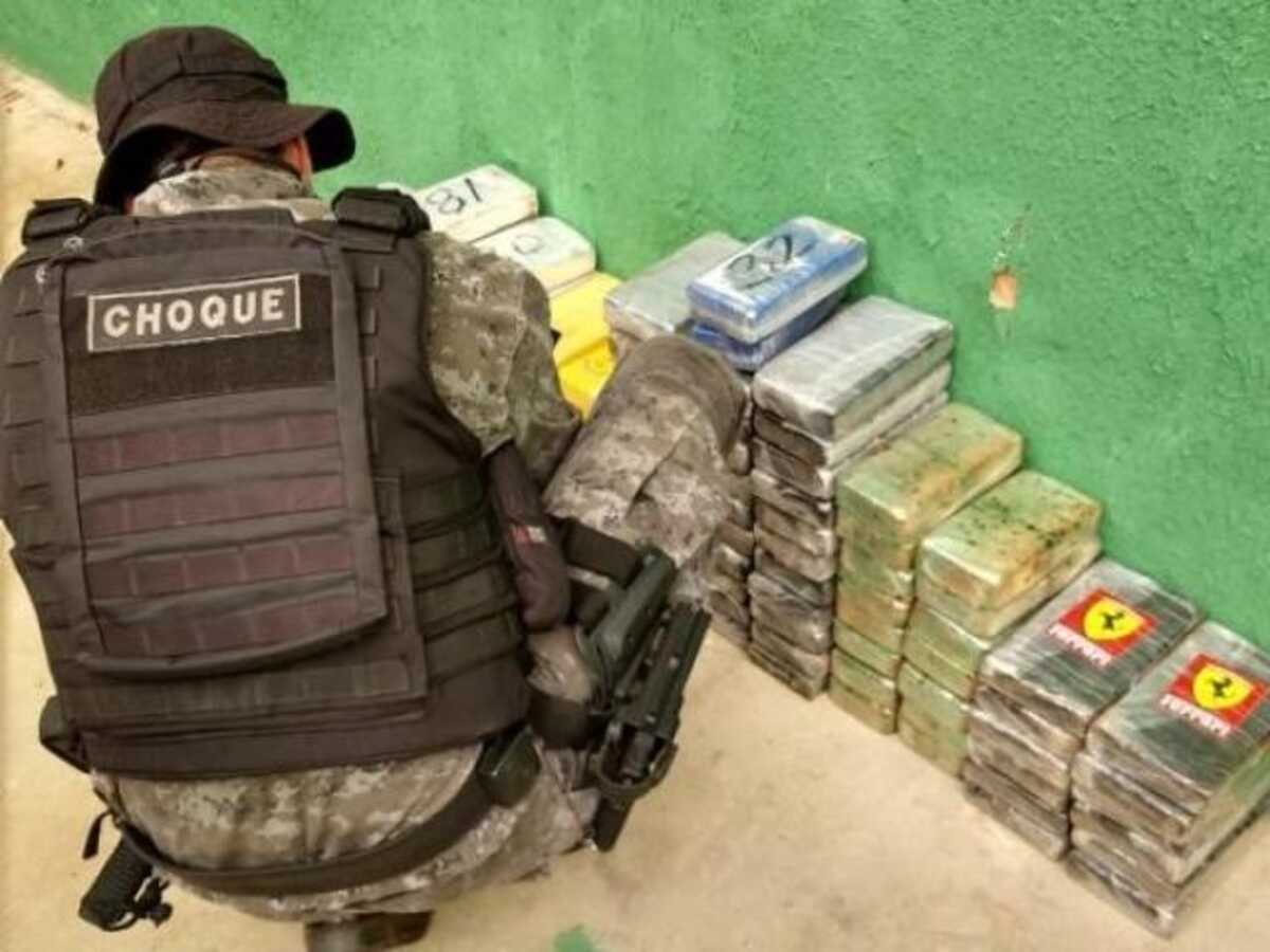 Caminhoneiro é Preso Transportando Cocaína Avaliada Em R 10 Milhões Em